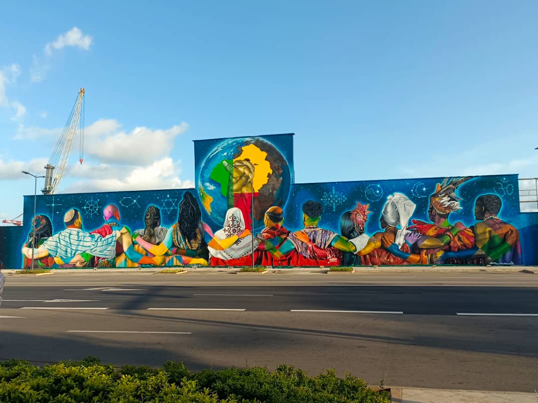 Une fresque de l’artiste Eduardo Kobra gravée au Port de Cotonou - 24 ... Une fresque de l’artiste Eduardo Kobra gravée au Port de Cotonou - 24 ...
