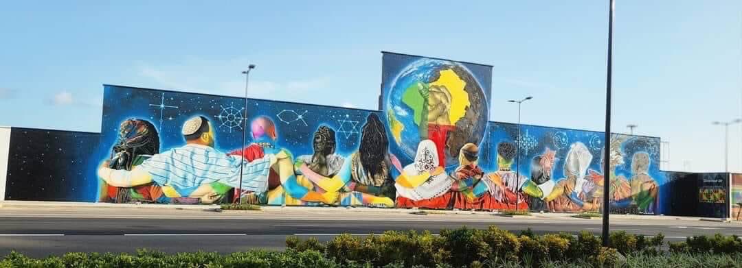 Une fresque de l’artiste Eduardo Kobra gravée au Port de Cotonou - 24 ... Une fresque de l’artiste Eduardo Kobra gravée au Port de Cotonou - 24 ...