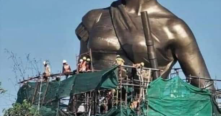 Une statue en hommage aux Amazones à Cotonou - 24 HEURES AU BENIN